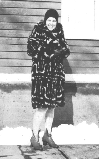 1920s Coats, Furs, Jackets and Capes History