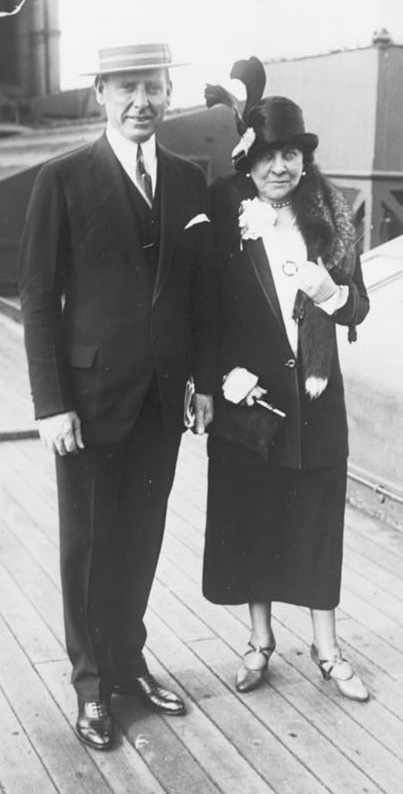 1920s Women's Suits for Travel, Work, & Leisure