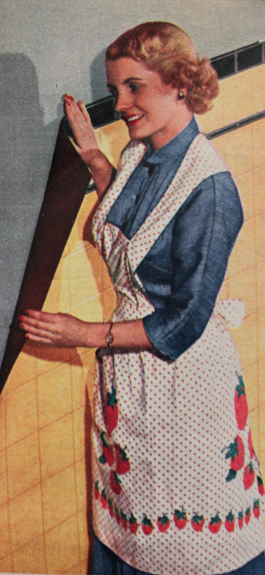 1950s Apron History: Tea Apron, Half Apron, Cobbler Apron