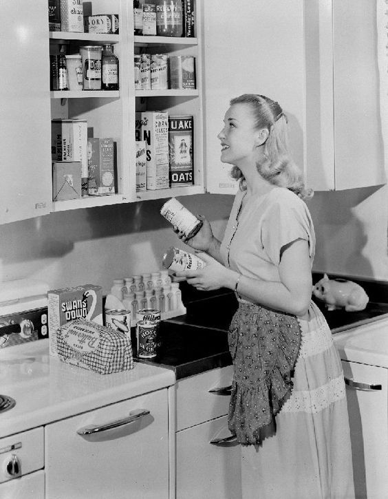 1950s Apron History: Tea Apron, Half Apron, Cobbler Apron