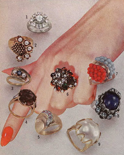 1960s Jewelry Styles and Trends to Wear