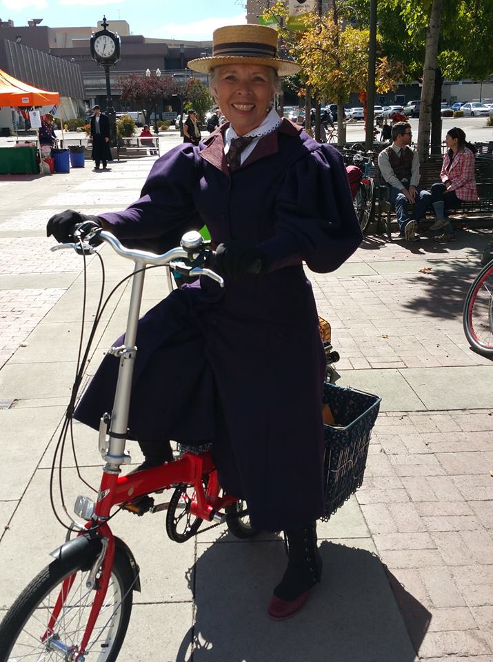 Victorian and Edwardian Bicycle Outfits History