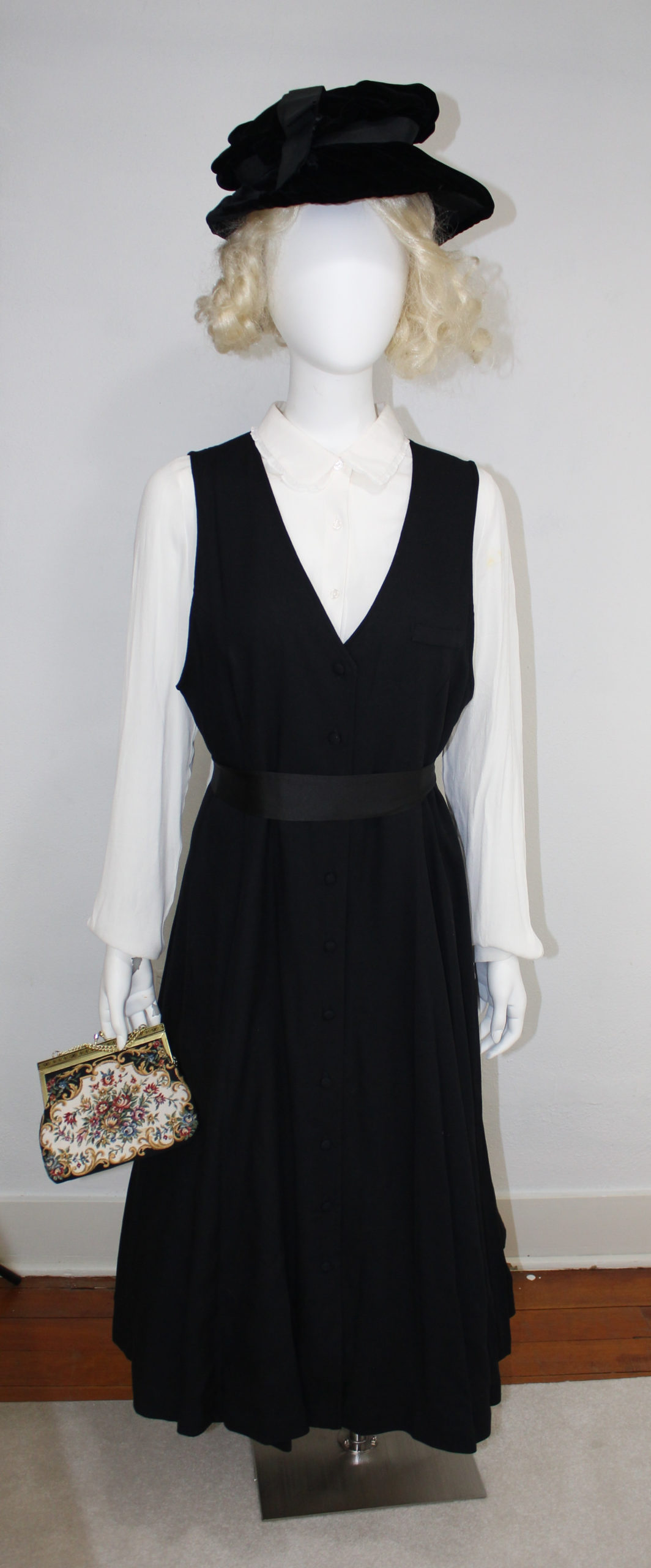 1900s Costume & Outfit Ideas for Ladies