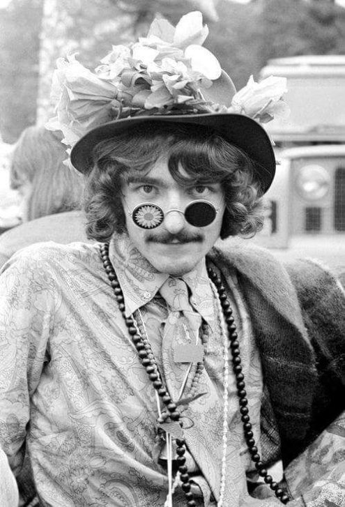 Hippies in the 60s : Fashion, Festivals, Flower Power