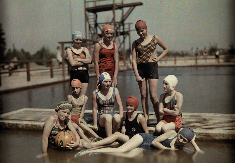 1920s Swimsuits- Women and Men (Parasols too)